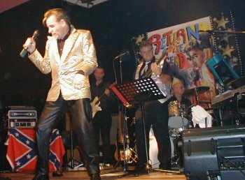 The weekend stared on Friday night at the Railway Hotel, Rob Dee doing ...